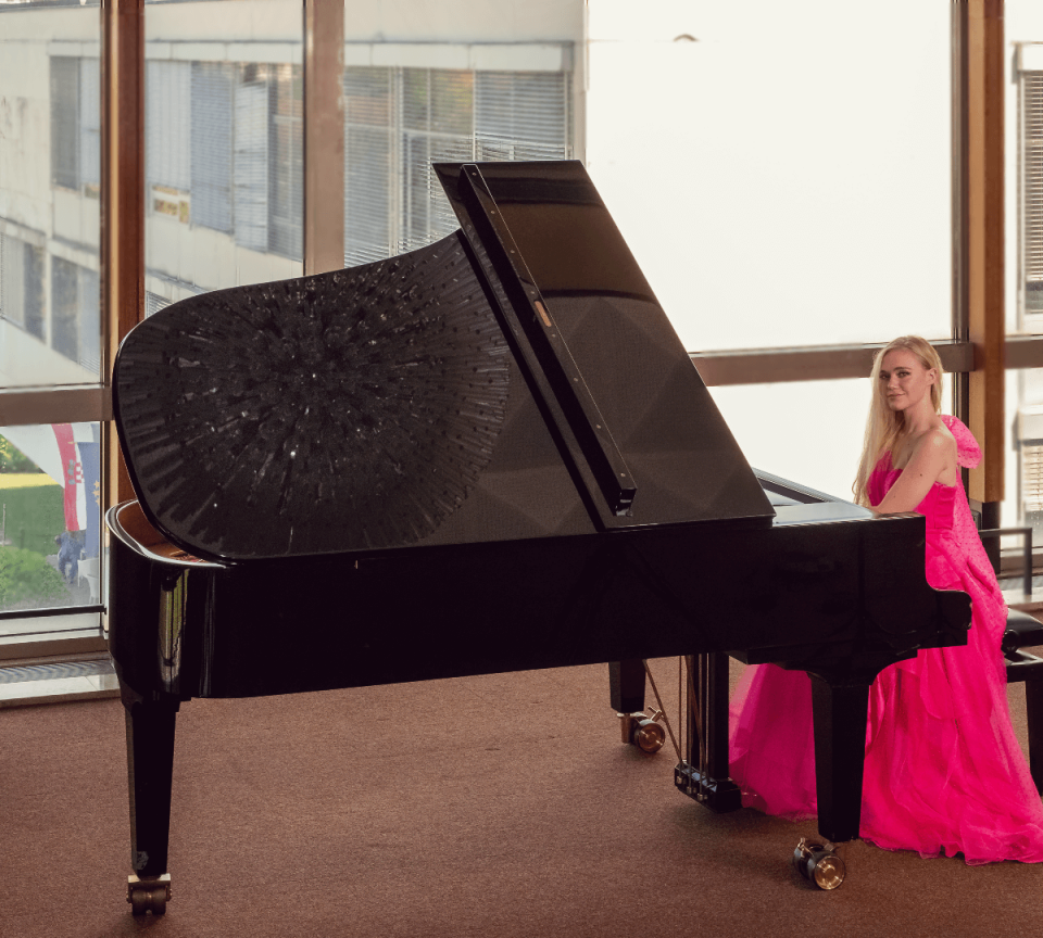 Press kit photo - Mia Pečnik