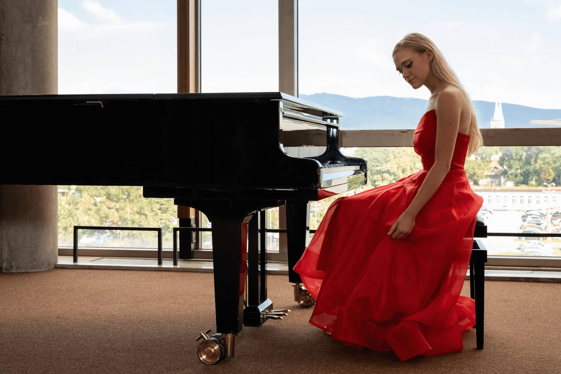 Press kit photo - Mia Pečnik