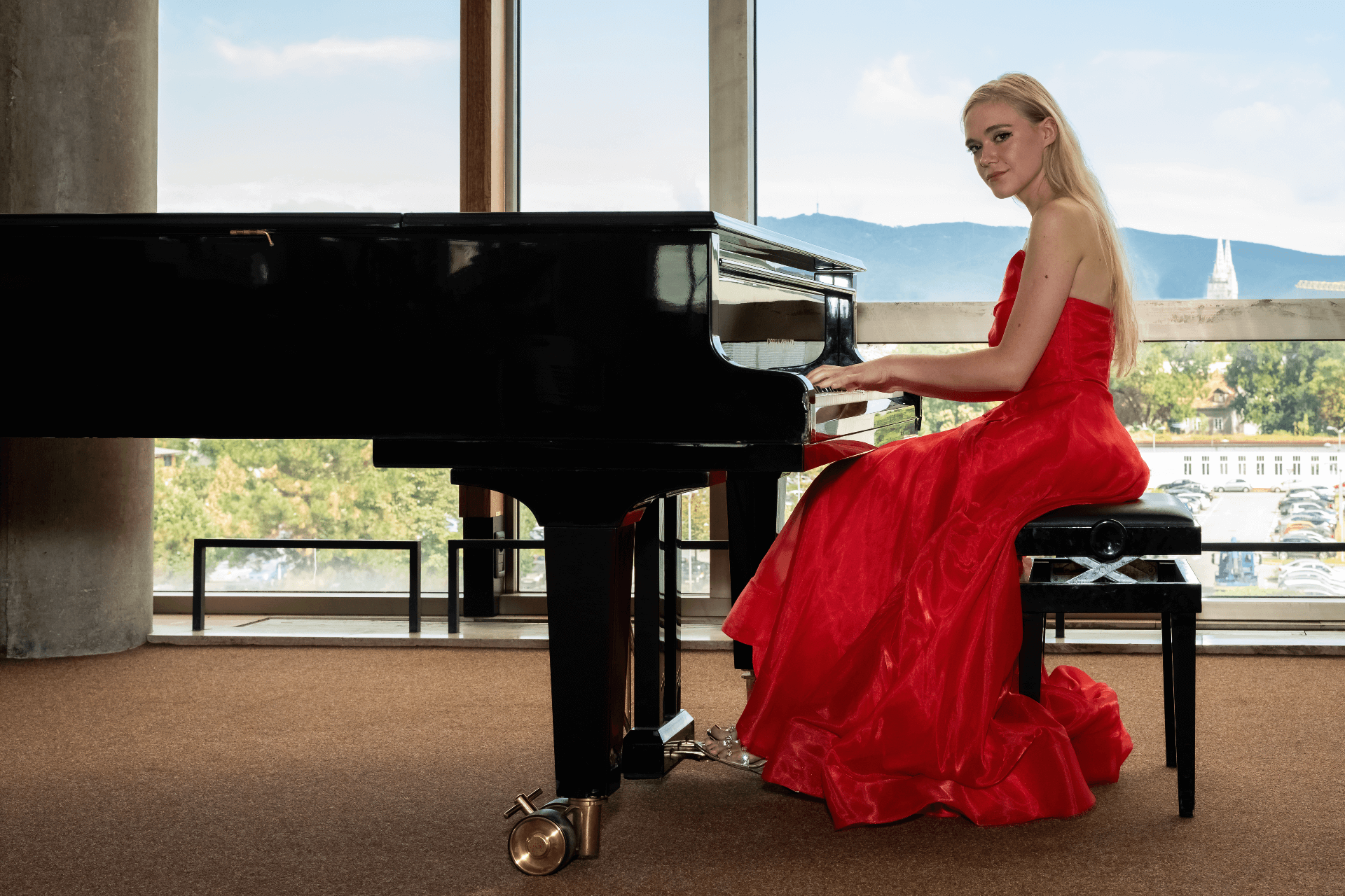 Biography - Mia Pečnik